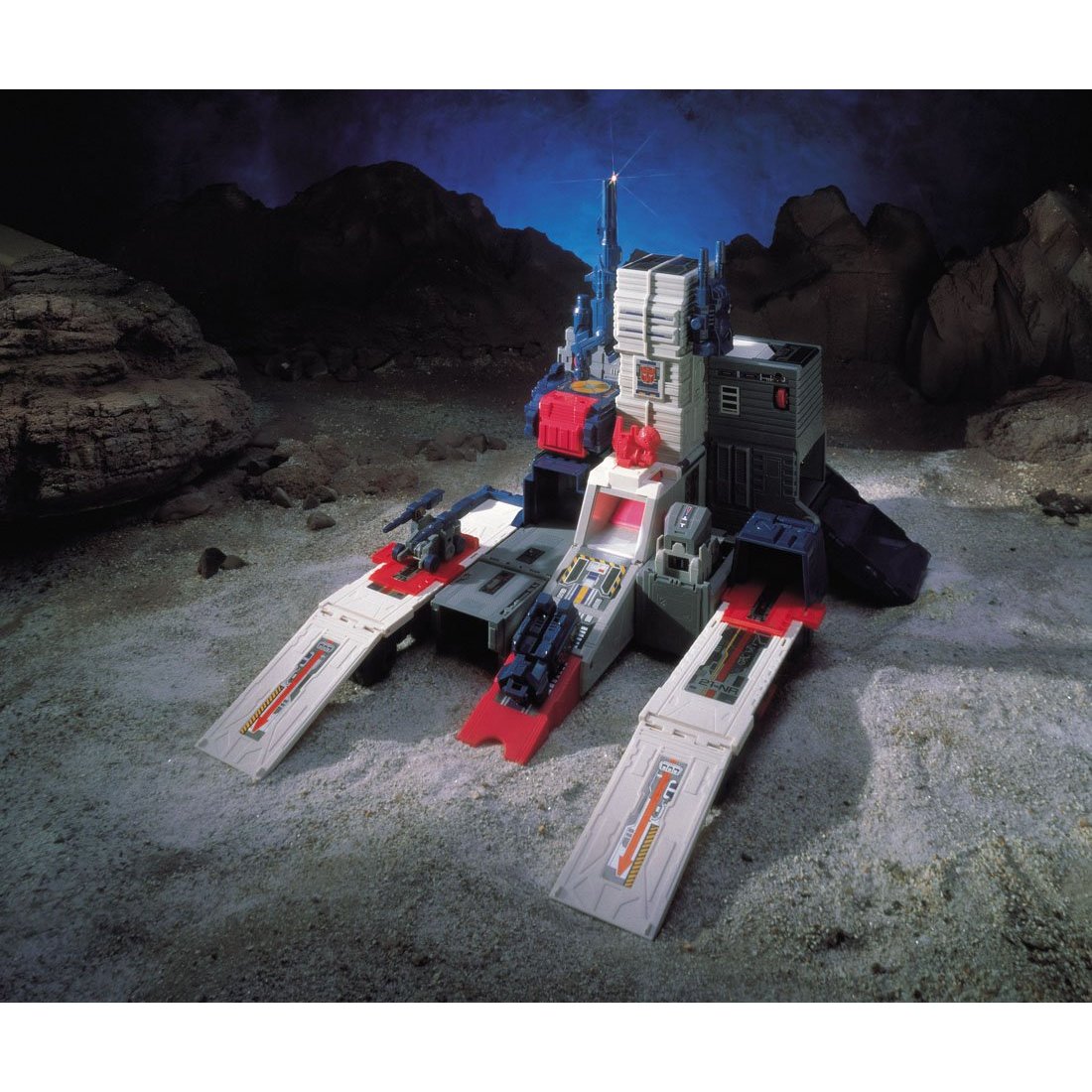 The Revolution Toys: Transformers Encore 23 Fortress Maximus ...