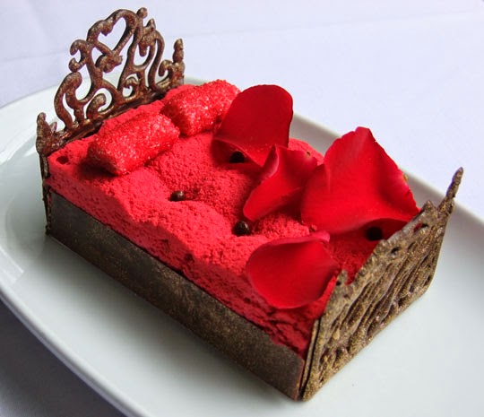 RoManTic WoRd: Romantic Desserts You Can Use at Home