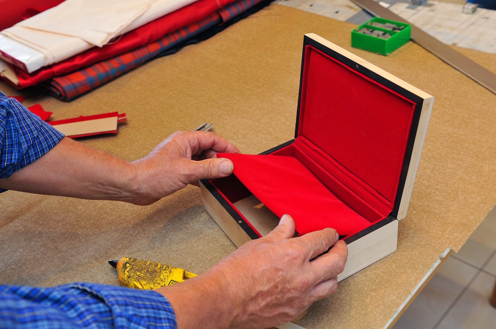 Wood Presentation Boxes: Flock Fabric Linings: Tough, Durable ...