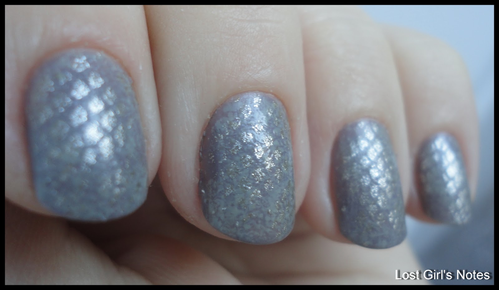 Snakeskin Pattern Manicure ~ Lost Girl's Notes