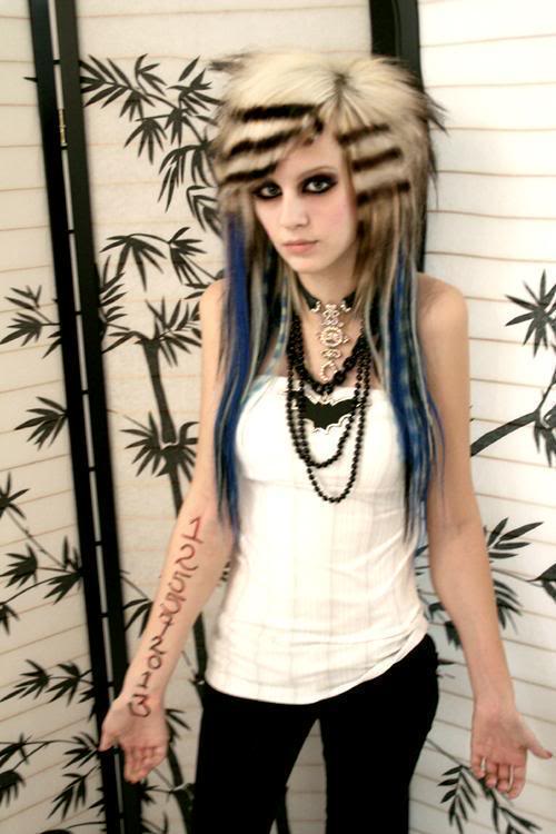 A Peculiar: Estilo e tipos de emo