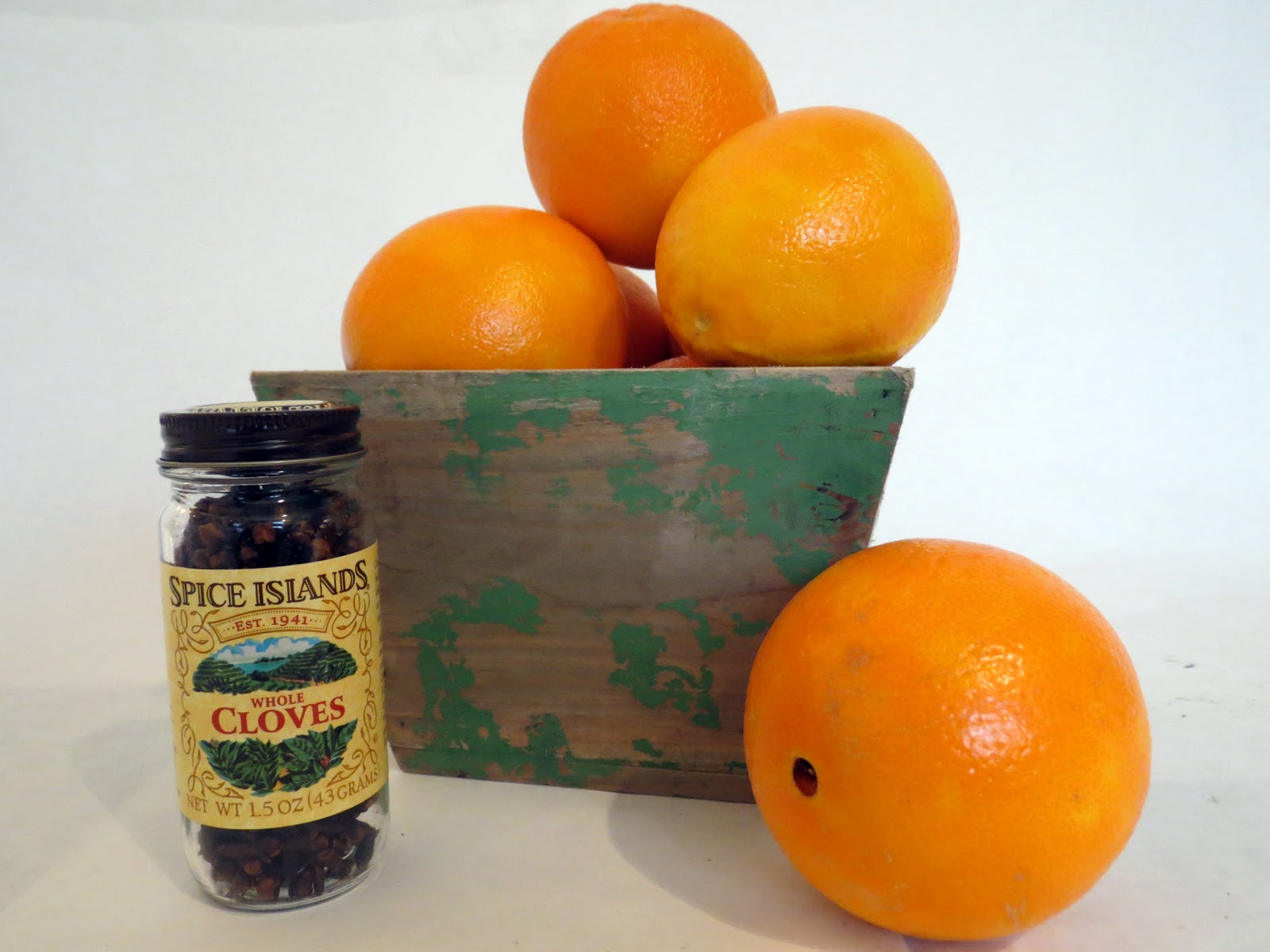 La Fleur Vintage: Expert Advice: Orange Clove Pomanders