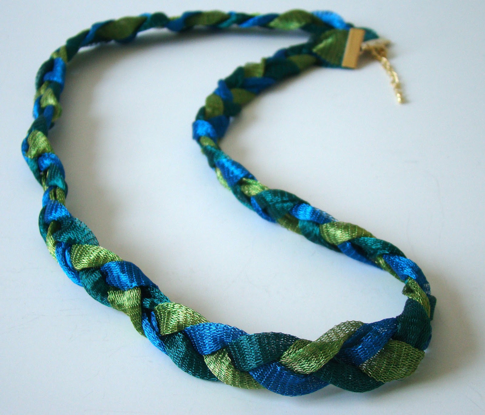 MODERN EXPRESSIONS: The new colored Artistic Wire® mesh