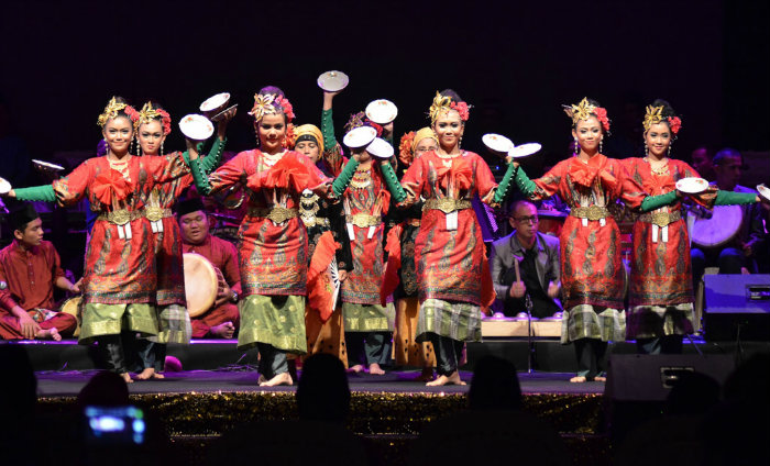 Plate Dance (Piring Dance) , Art & Culture Typical West Sumatra ...