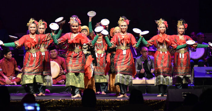 Plate Dance (Piring Dance) , Art & Culture Typical West Sumatra ...