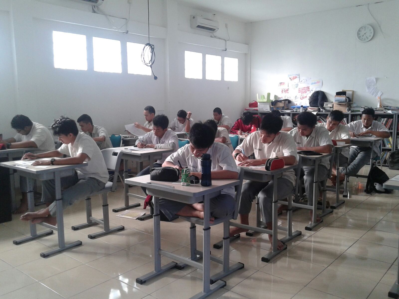 SMA IBNU HAJAR BOARDING SCHOOL: Rak Arsip SMA IHBS