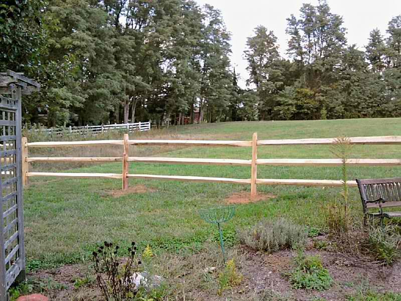 K & M Fence: Spruce and Locust Split Rail with Welded Wire