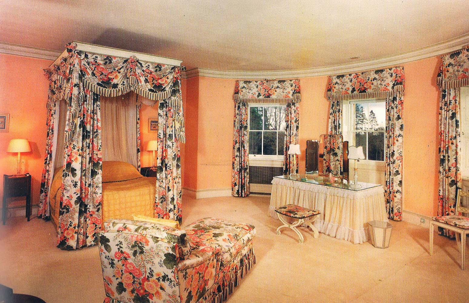 The Devoted Classicist: Notable Homes: The Viscountess and Viscount ...