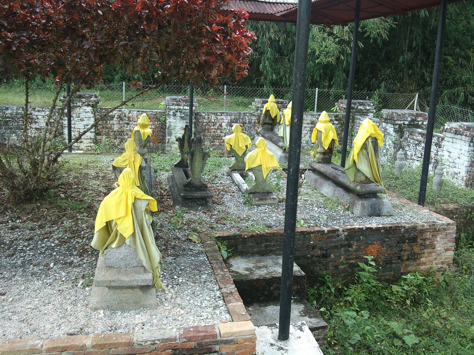 Bermesra Dengan Kebenaran Mutlak: Ke Kota & Makam Long Jaafar (Mac 2011)