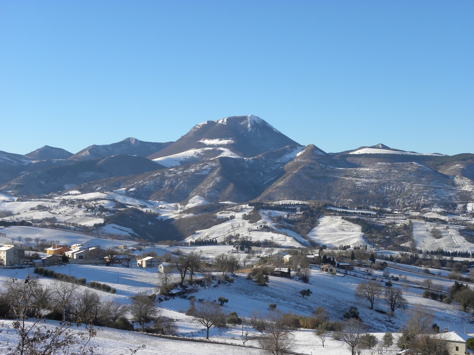 Dal Lago di Cingoli ( MC ) al Monte San Vicino - THE MARCHE EXPERIENCE