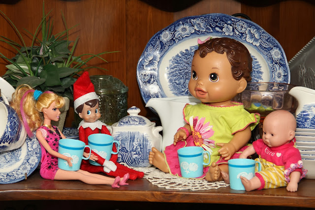 Gummy Bears and Pony Tails: Elf Tea Party