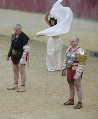 Black Tulip: Roman capes, and no Roman capes