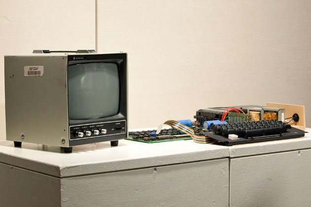 See...Learn....And into practice: Komputer Pertama Apple