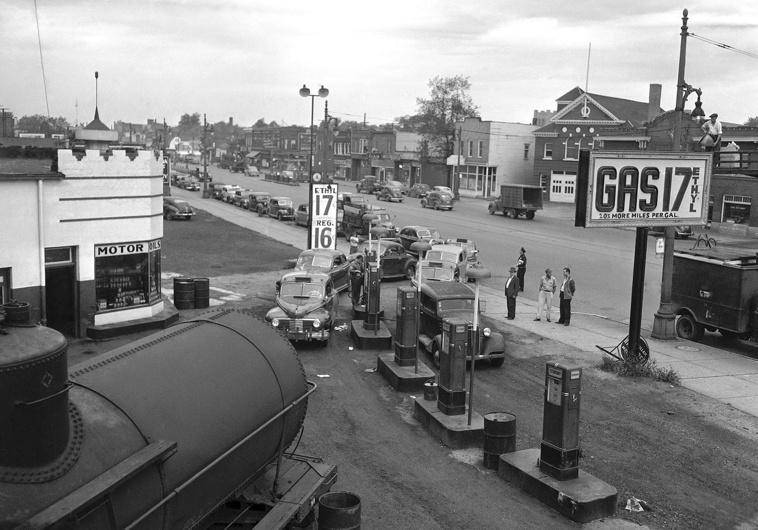 25 Amazing Black and White Photographs That Capture Everyday Life in ...