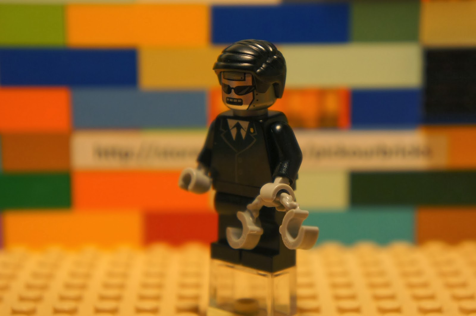 The LEGO Movie ROBOT FED Business-Suited Robot Droid Police Minifigure