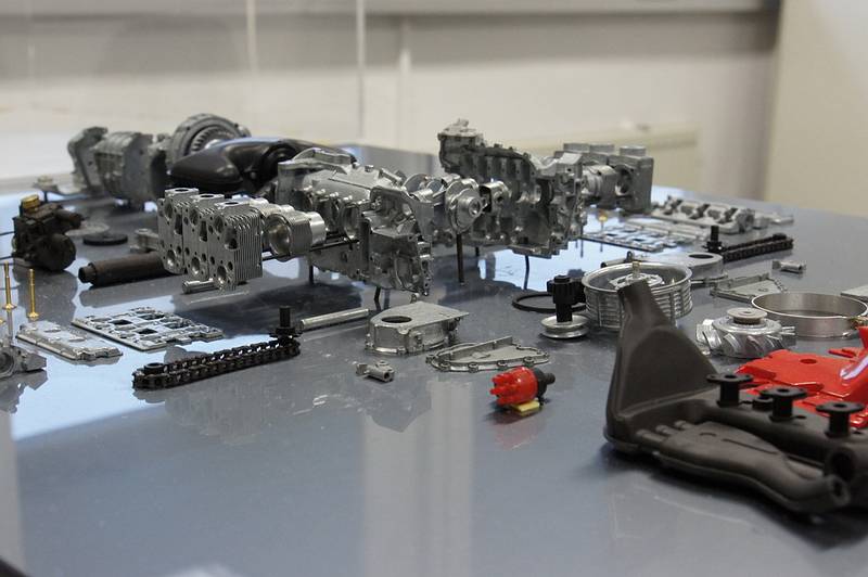 Carrera MFI 2.7: Working 911/83 Scale Model