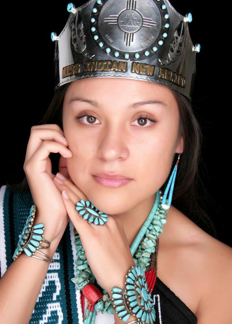 White Wolf : Traditional Miss Native American New Mexico pageant (Video)
