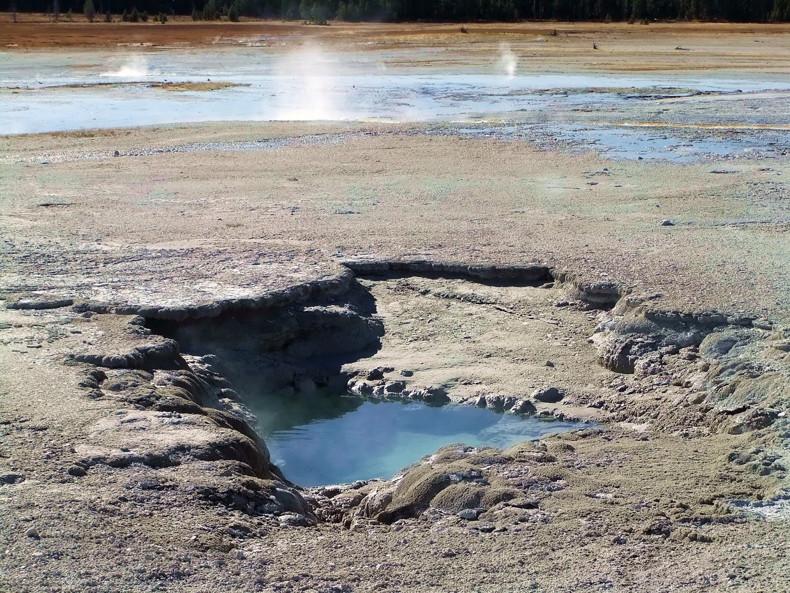 Focusing On Travel : Yellowstone: Fountain Paint Pot Nature Trail