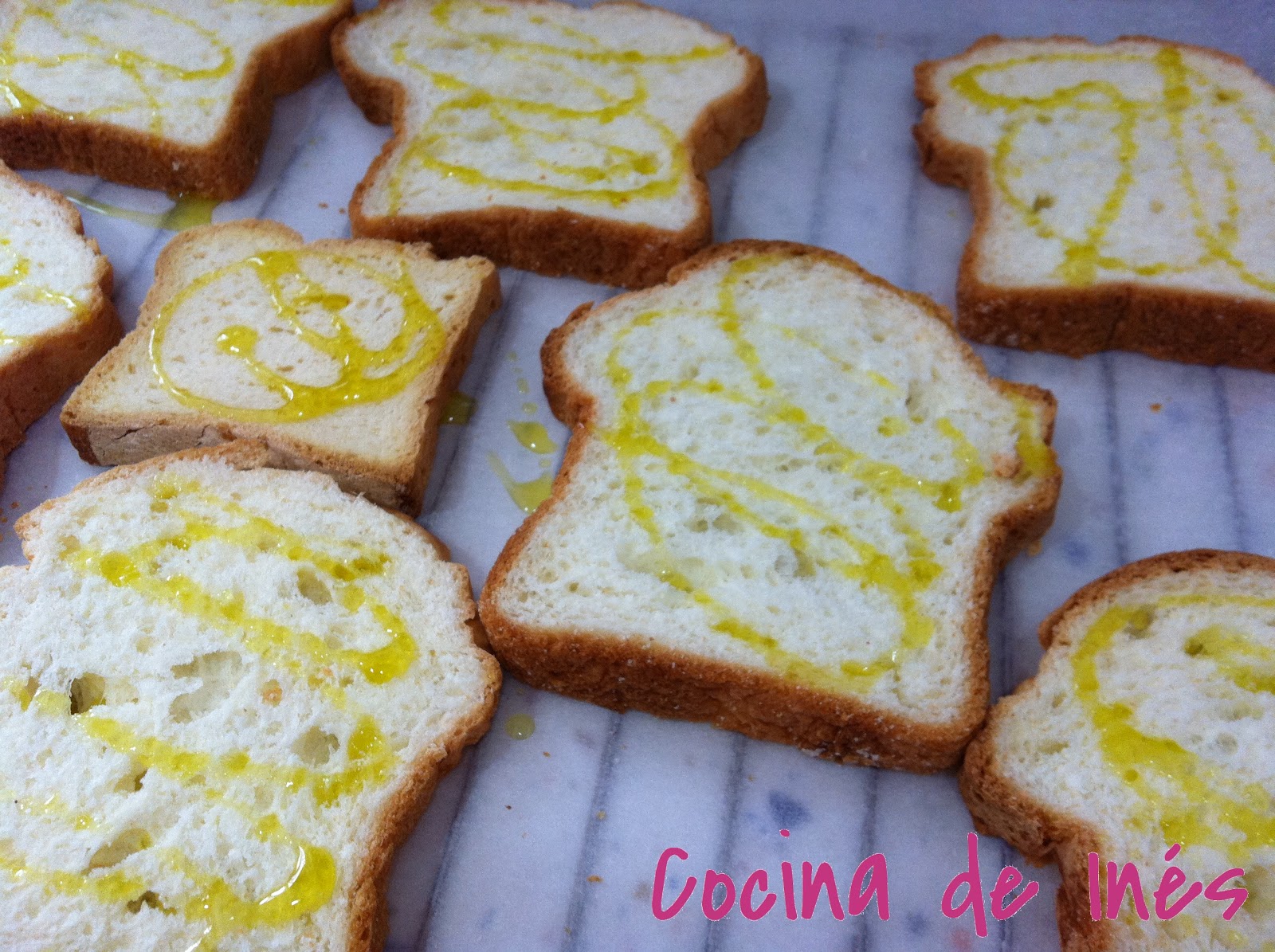 Cocina de Inés: Rebanadas de pan con queso y cebolla