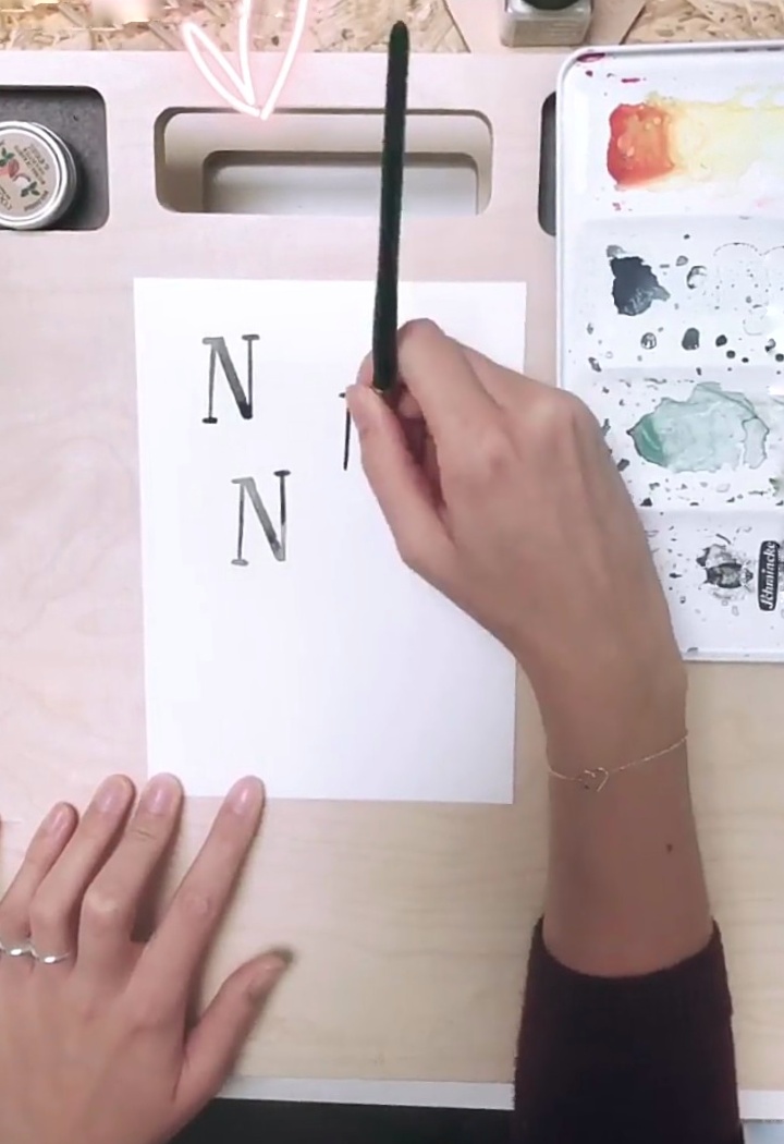 ¿En qué consiste el Taller de Lettering con Pincel y Acuarela?