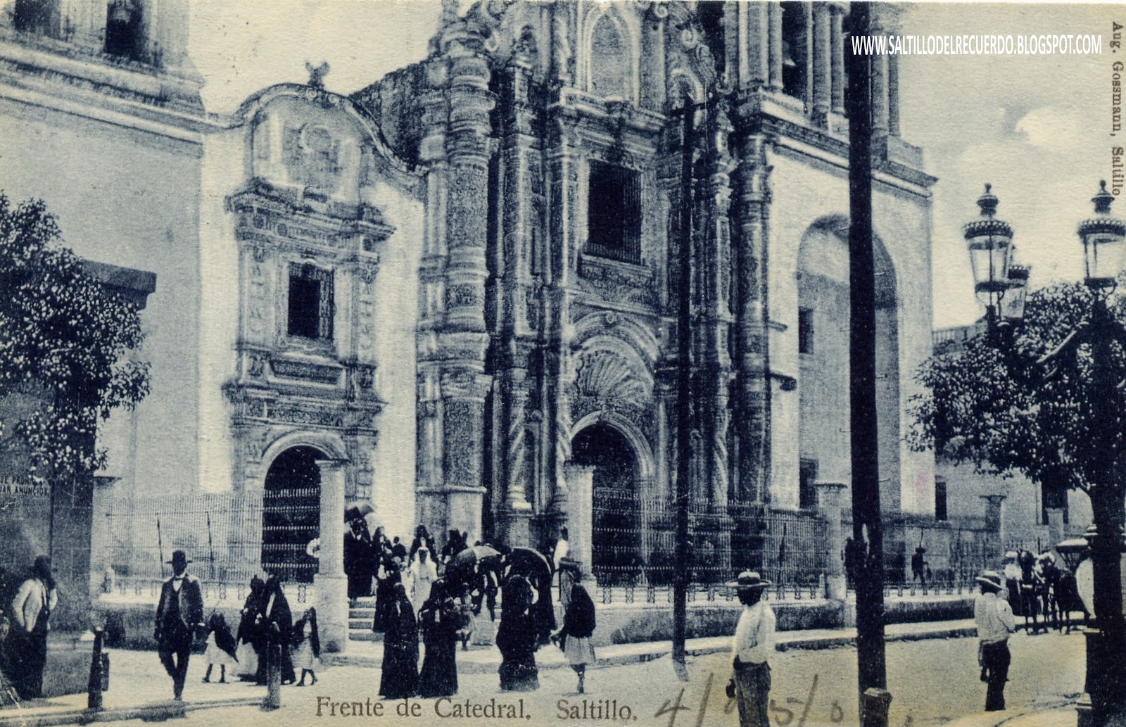 SALTILLO DEL RECUERDO: SALIENDO DE CATEDRAL EN SALTILLO..!!!