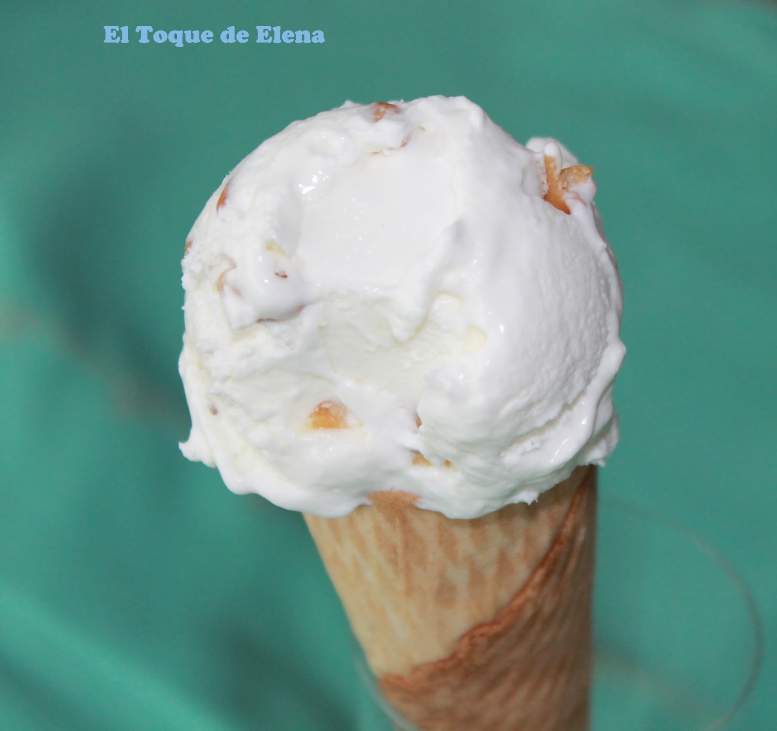 HELADO DE NATA Y PIÑONES