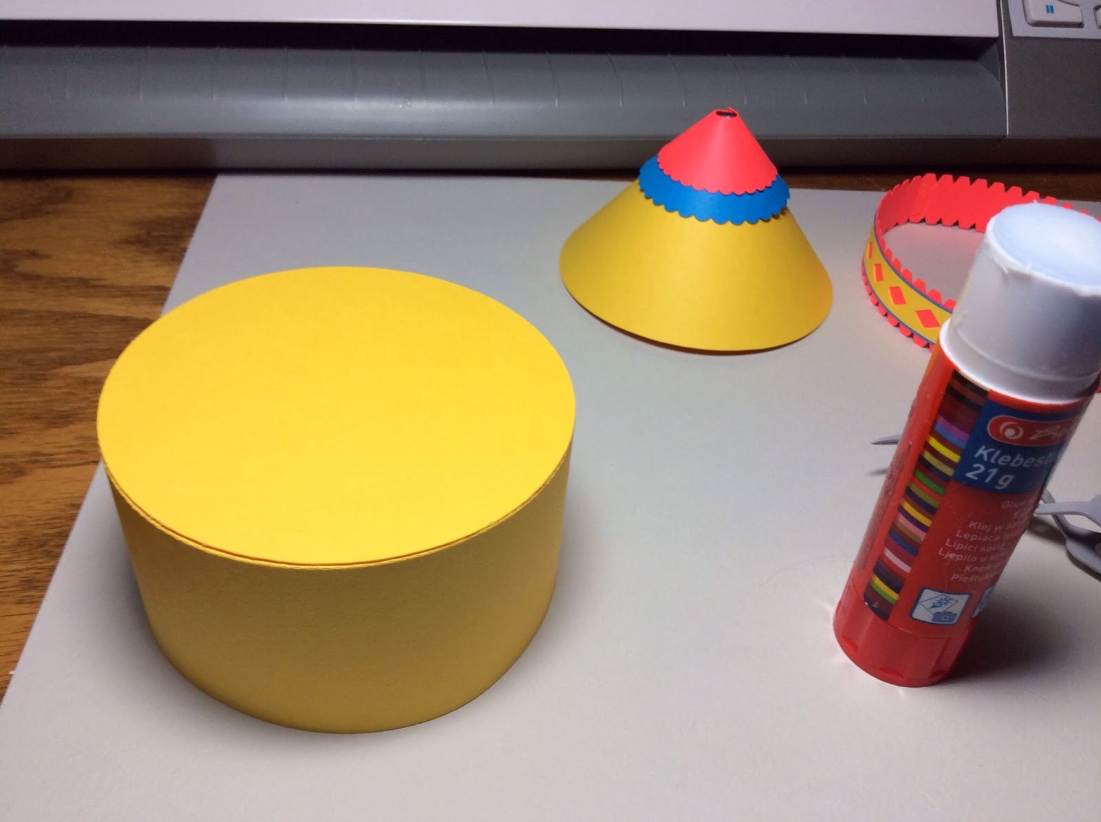 Papercrafts and other fun things: A Carousel Box That Really Spins