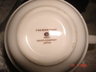 Info Corner: PINGGAN MANGKUK DAN CAWAN DARI TULANG BABI