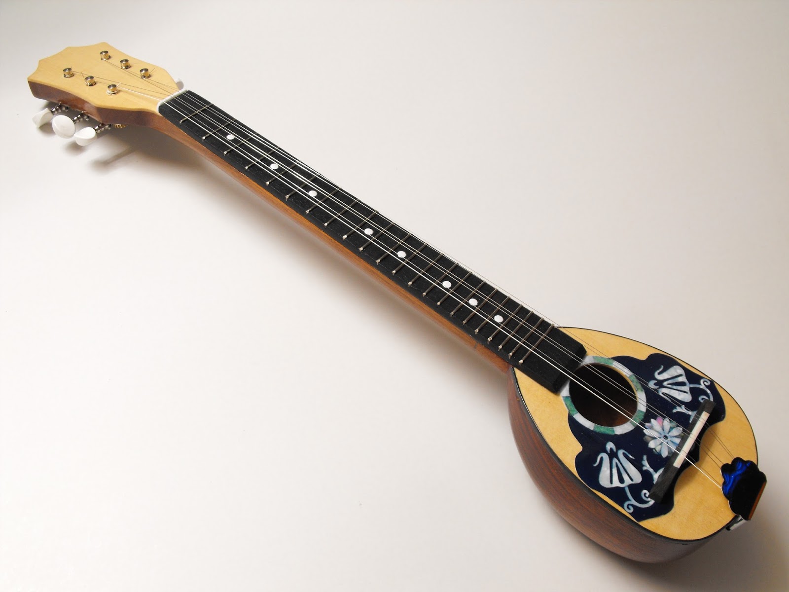 ApollonGuitars: Αυγούστου 2013