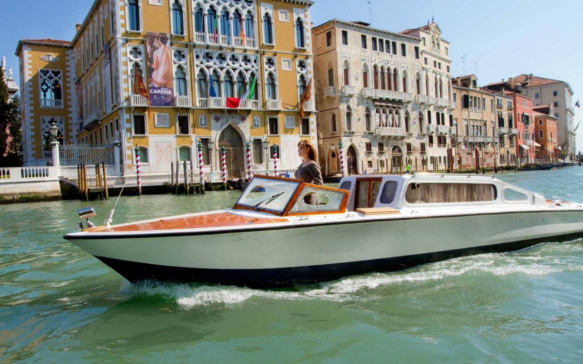 wallpaperindigo: 2010 The Tourist Wallpapers