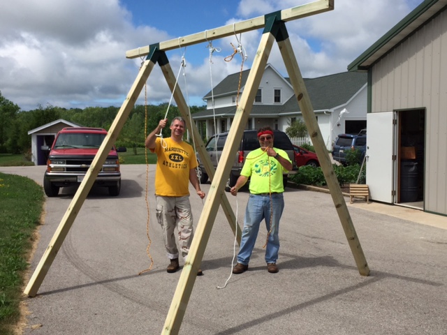 Verrückter Deutscher Campingplatz: How to Build a Deer Camp Meat Pole
