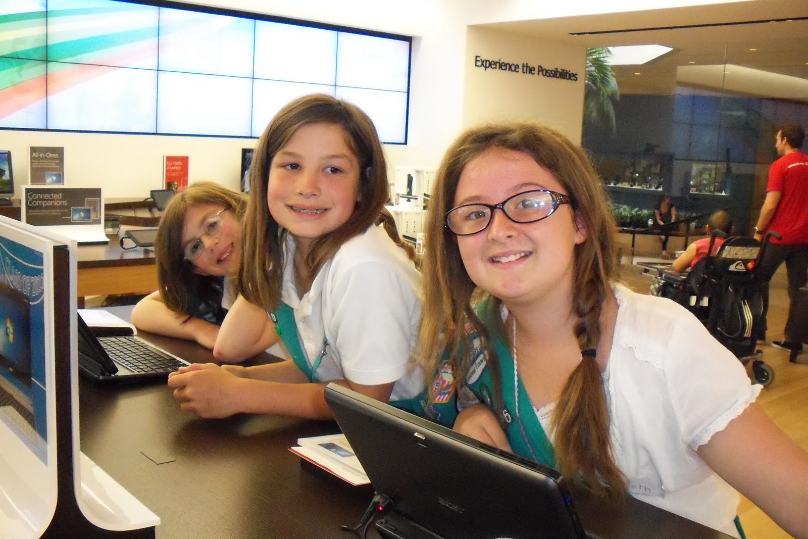 HUNTINGTON BEACH GIRL SCOUT TROOP 746: EARNING OUR COMPUTER FUN BADGE