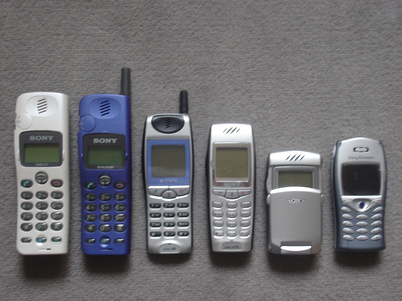 Curent Continuu: Poze cu telefoane vechi