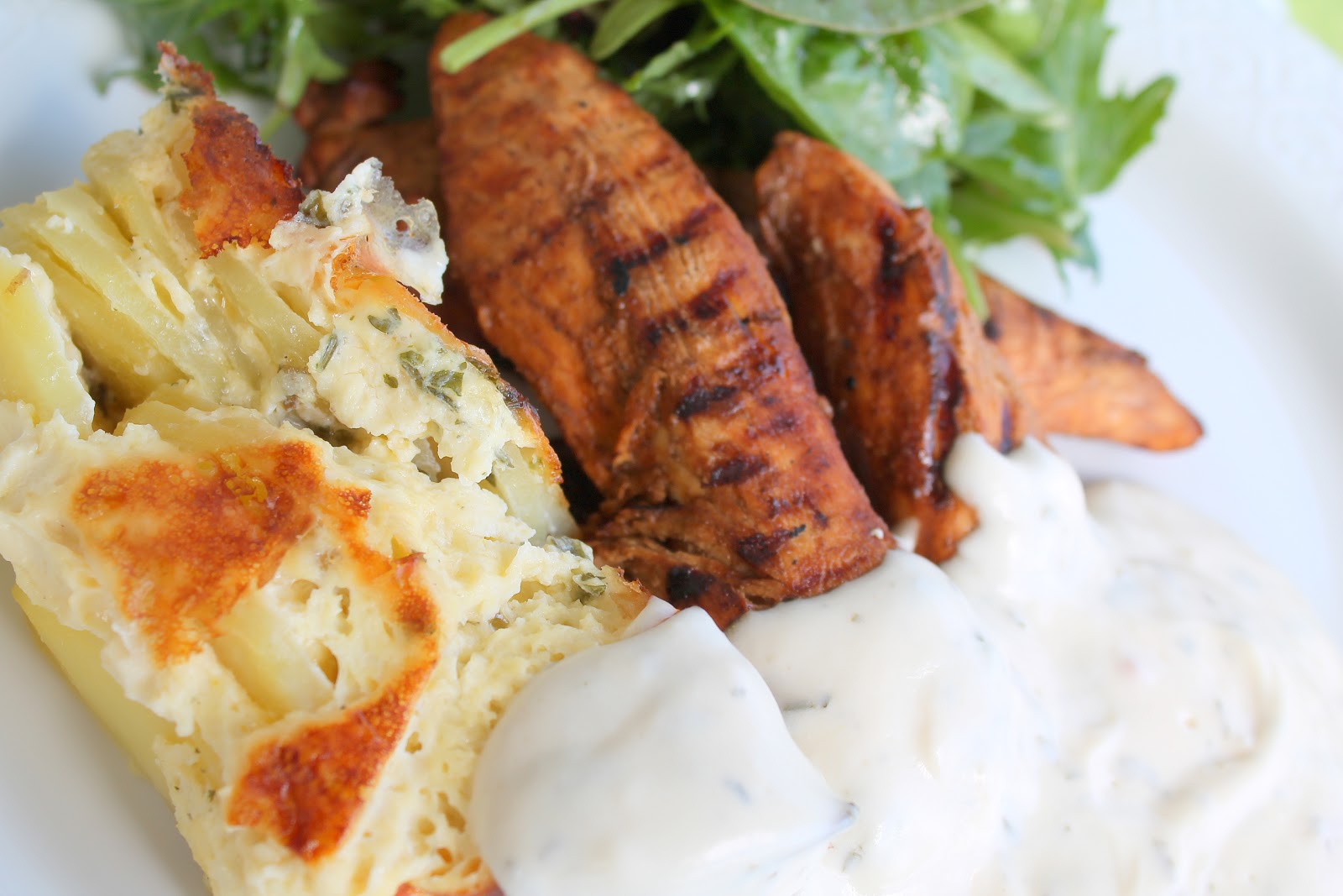 Potatis & västerbottensostterrin m. enkel kyckling & dragonsås | Visst ...