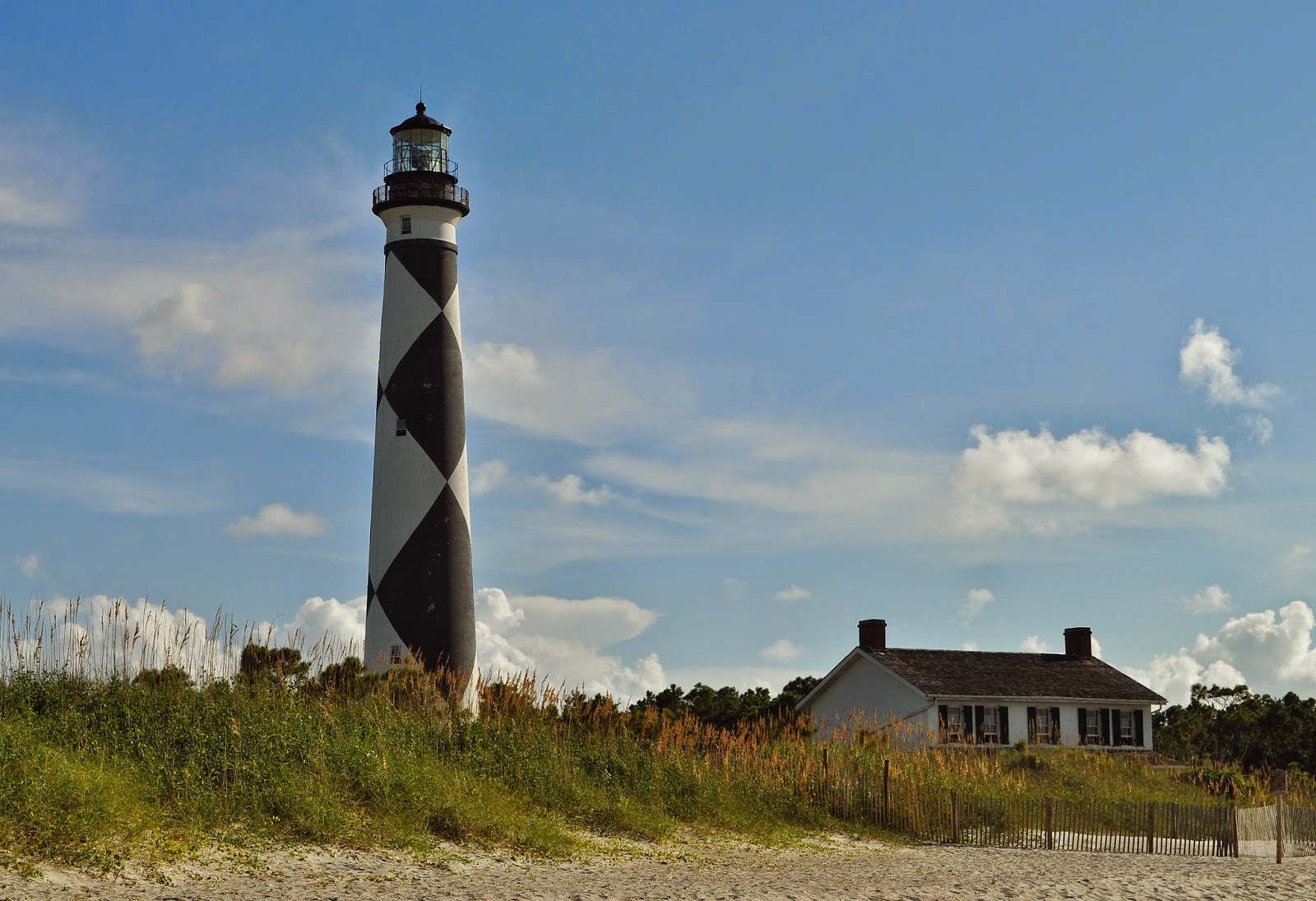 WC-LIGHTHOUSES: CAPE LOOKOUT LIGHTHOUSE-CAPE LOOKOUT, NORTH CAROLINA