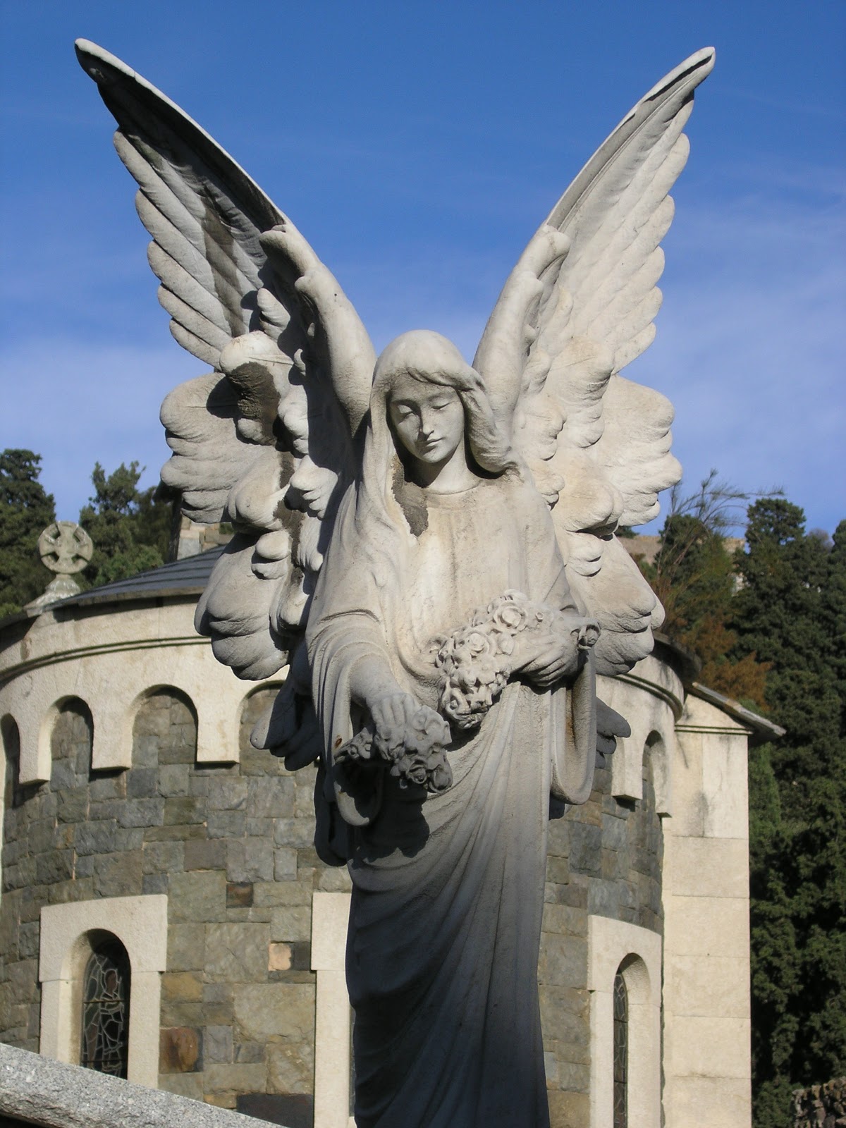 DIVERSIDAD EN EL CEMENTERIO DE MONTJUIC: ESTATUAS