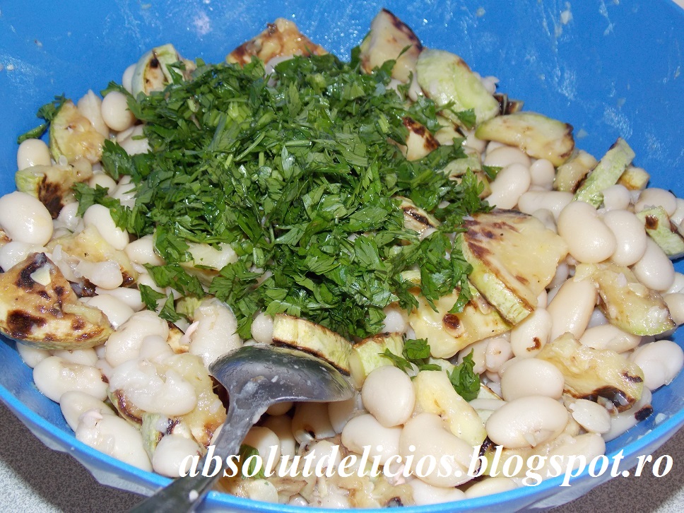 Absolut Delicios: SALATA DE FASOLE BOABE CU DOVLECEI