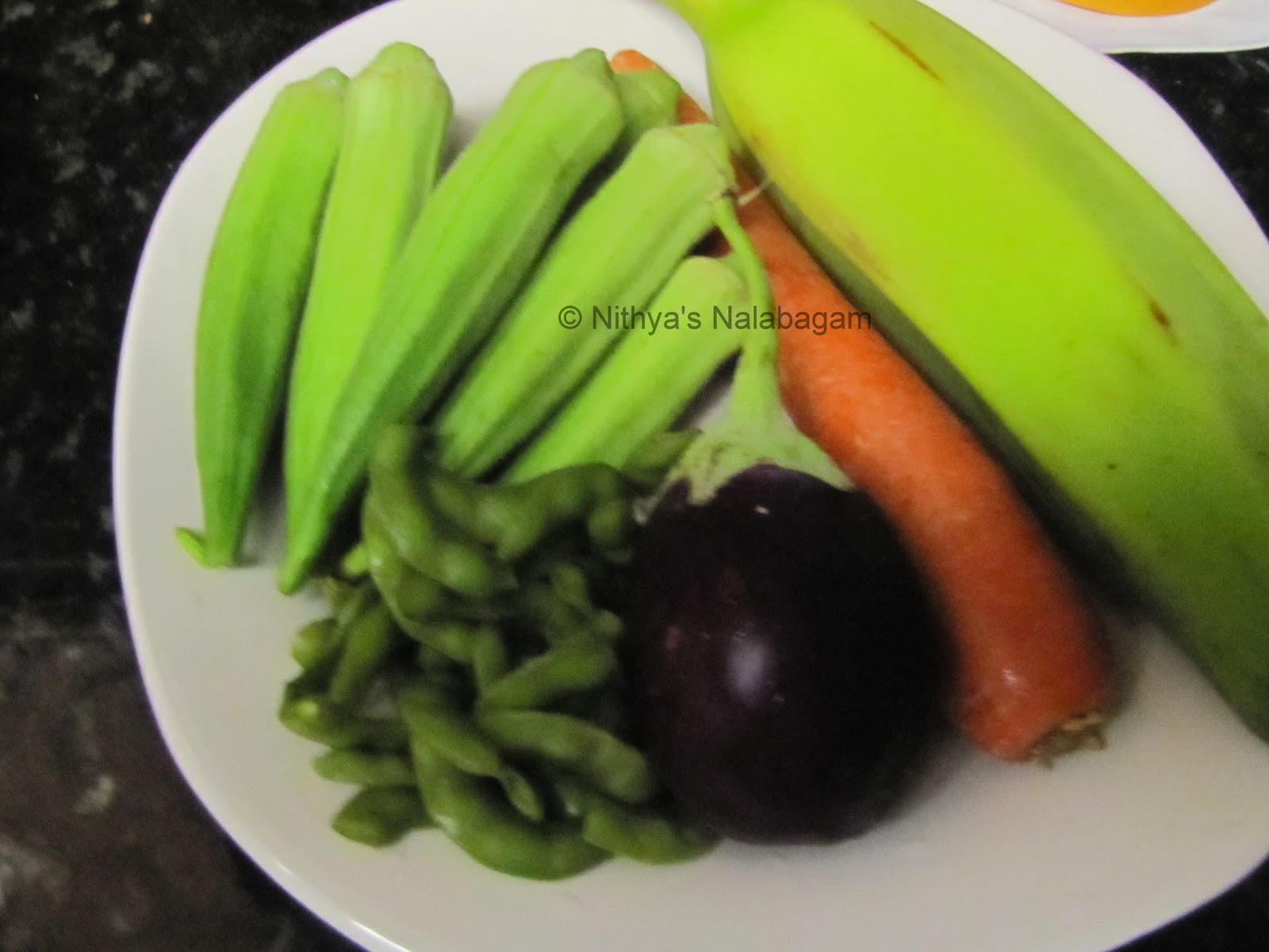 Kadamba Kuzhambu | Mixed Vegetable Kuzhambu |Nithya's Nalabagam