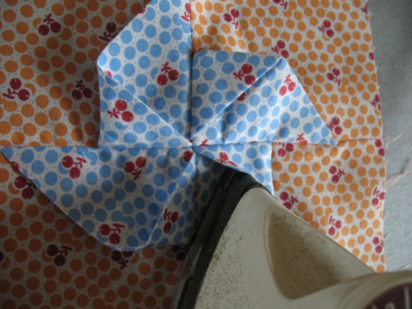 Thymely Stitches: Three-D Pinwheel Table Runner