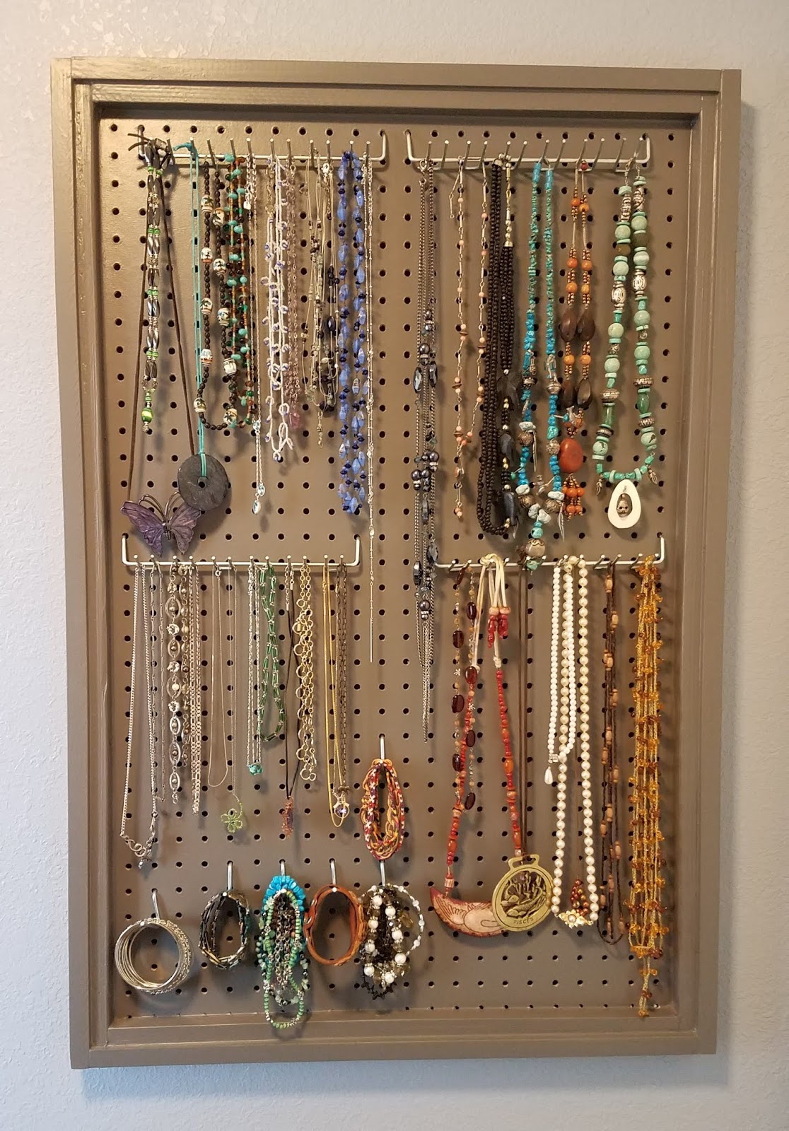 Indiri Wood: Peg Board Jewelry Organizer