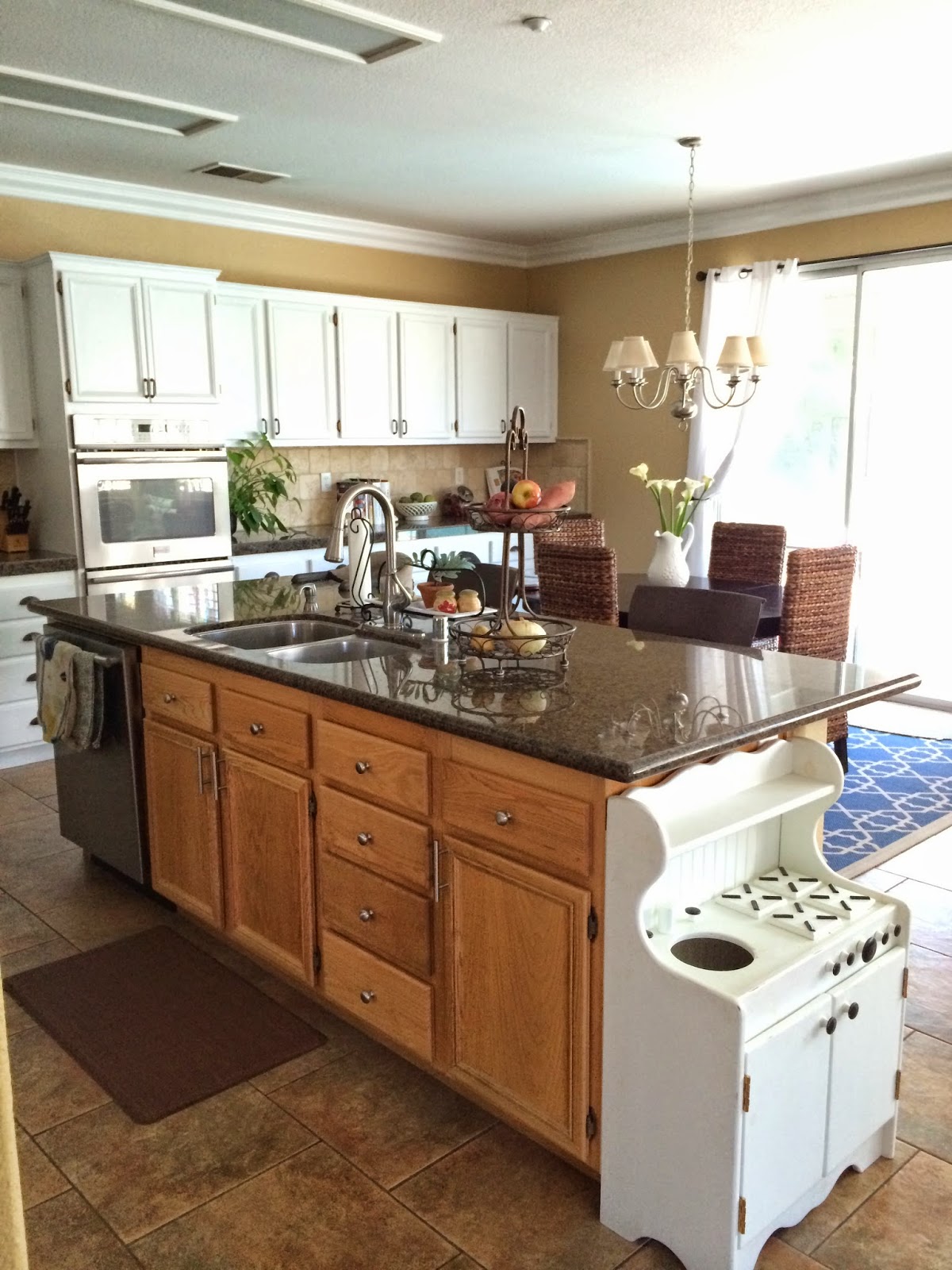 Nat your average girl...: Ta-Da! Kitchen Cabinet Completion