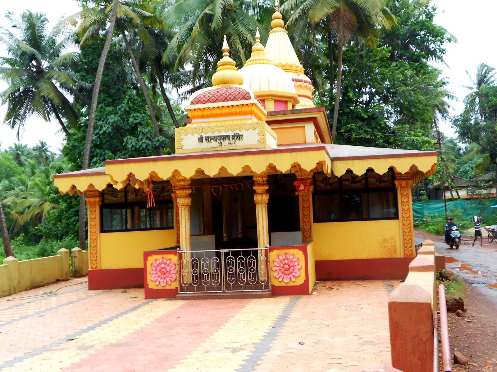 Travel and food tales: Redi Red and Shiroda White Sand Beach