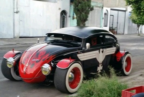 Just A Car Guy: outrider fenders on a hot rod bug! Nice!
