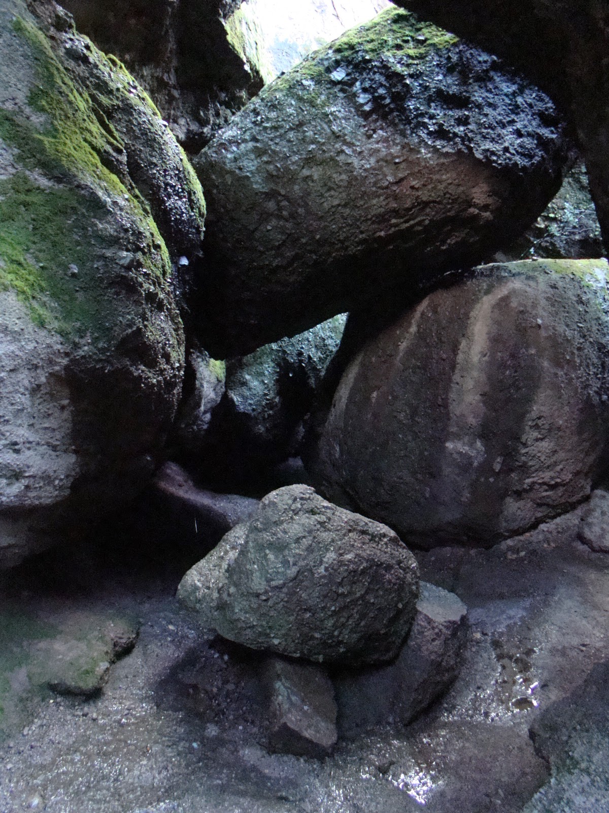 Geotripper: Inside the Pinnacles Volcano: the Talus Caves of Bear Gulch