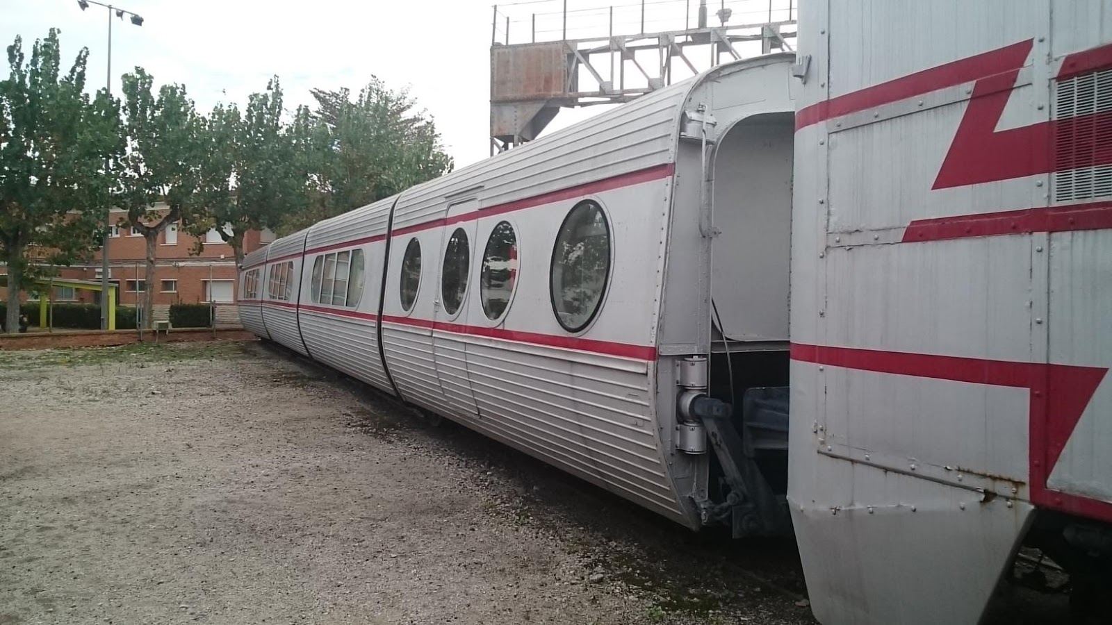 Rails sense fronteres: Locomotora sèrie 350 de Renfe - Talgo II
