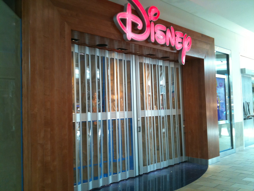Florida Mall Disney Store Reopens 8/24/11 - WDW News Today
