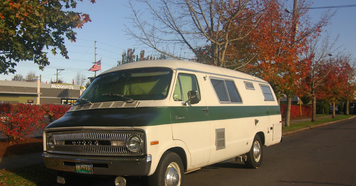 OLD PARKED CARS.: 1973 Dodge Tradesman Xplorer 224.