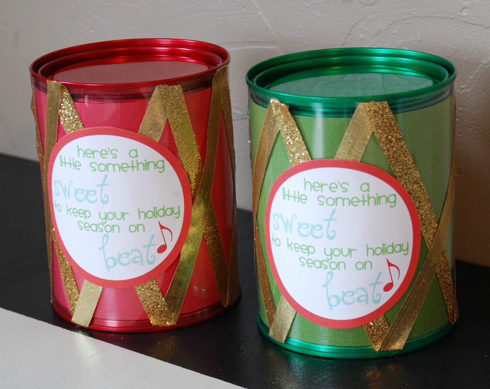 Christmas Candy Drum Neighbor Gift + Free Printable - Girl Loves Glam