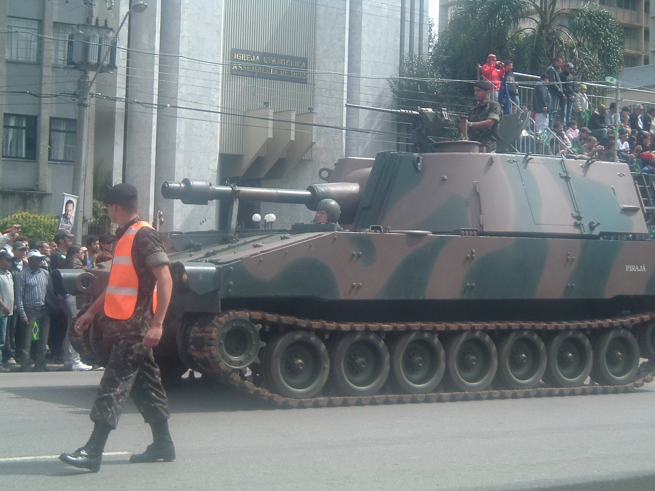 Veículos de guerra: fotos de tanques brasileiros