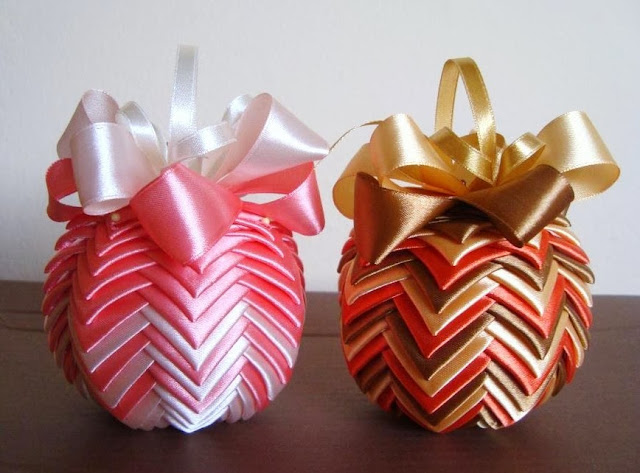 Life is your creation: DIY: BOMBKA świąteczna ze wstążek